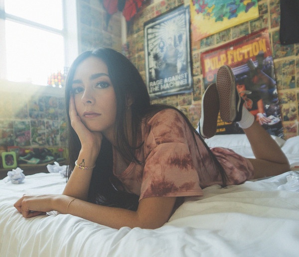 LØLØがHopeless Recordsと契約! 「u look stupid」のミュージックビデオを公開! | PUNKLOID