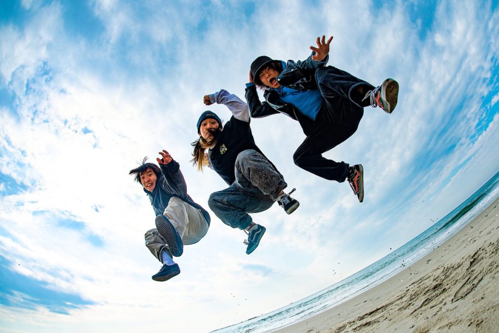 May Forth、耳に残るメロディ光る新曲「憂天走馬灯」MV公開! | PUNKLOID