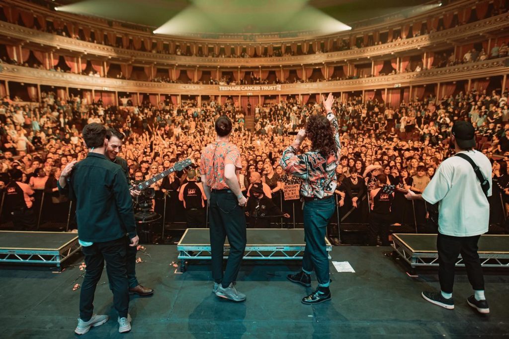 Don Broco、由緒ある演劇場The Royal Albert Hallでプレイした「Pretty Live」ライブ・パフォーマンス公開 ...