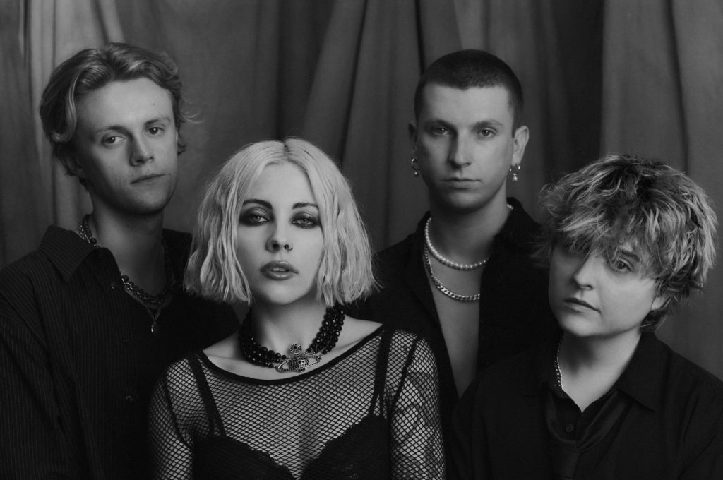 Pale Waves、8月リリースの新作からポップパンクなニューシングル「The Hard Way」リリース! | PUNKLOID