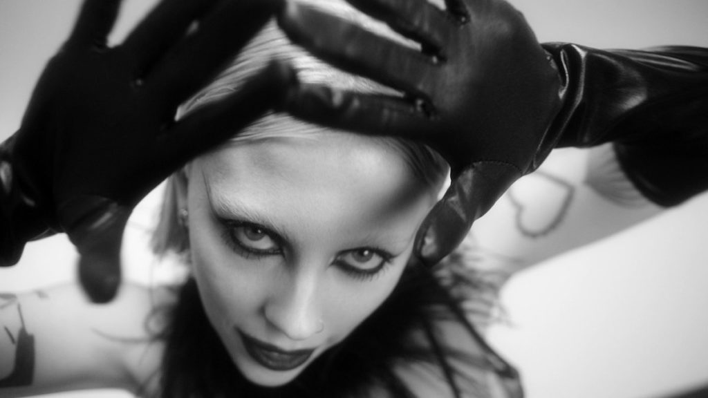 Pale Waves、8月リリースのニューアルバムから「Jealousy」ミュージックビデオ公開! | PUNKLOID