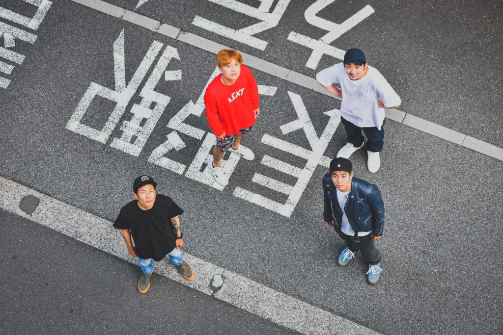 LEXT、「Please Don't Wait」のライブ映像を公開! | PUNKLOID