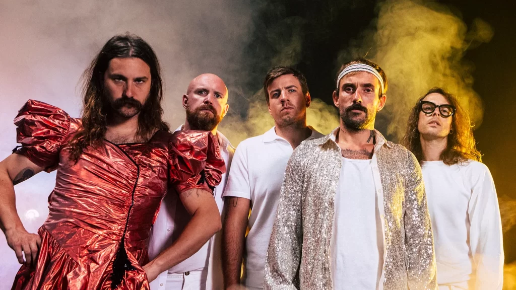 UKで人気のパンク・バンド"IDLES"、楽曲「POP POP POP」のミュージックビデオを公開! | PUNKLOID