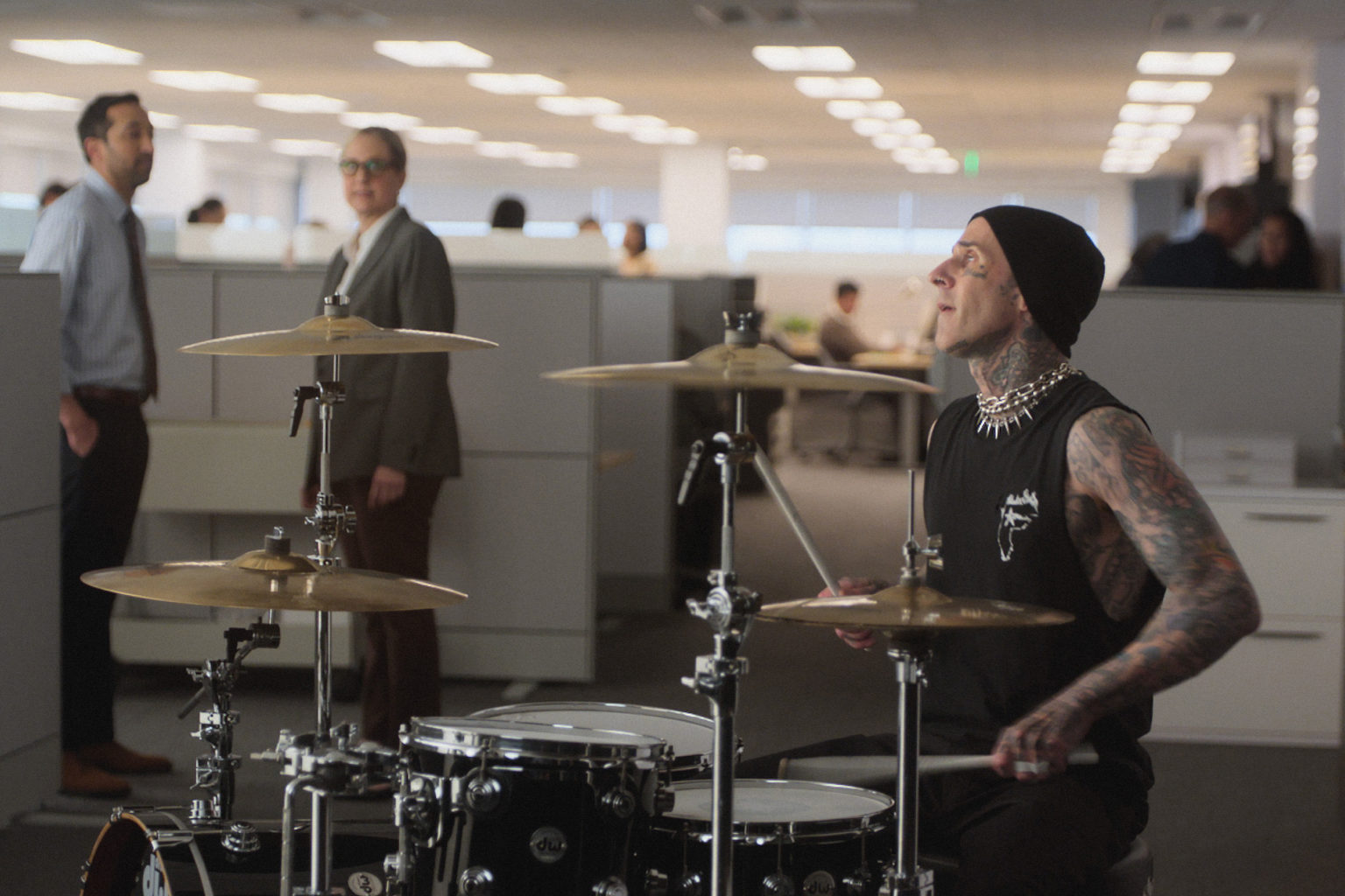 米企業「Workday, Inc.」にテレビ・コマーシャルにTravis Barker、Billy Idol、Gwen Stefaniが出演 | PUNKLOID