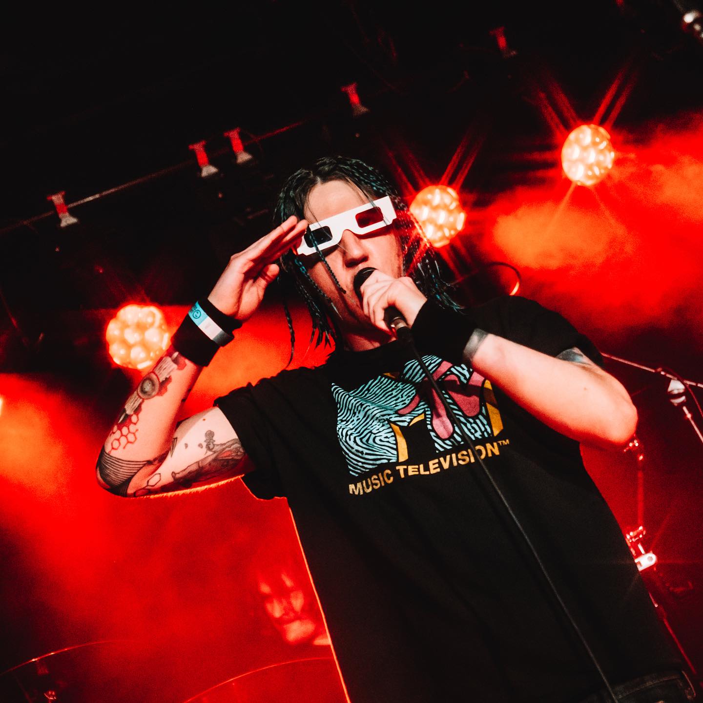 The Frst、Craig Owens、Kellin Quinn、Aaron Gillespieがゲスト・ボーカルとして参加する「Love ...