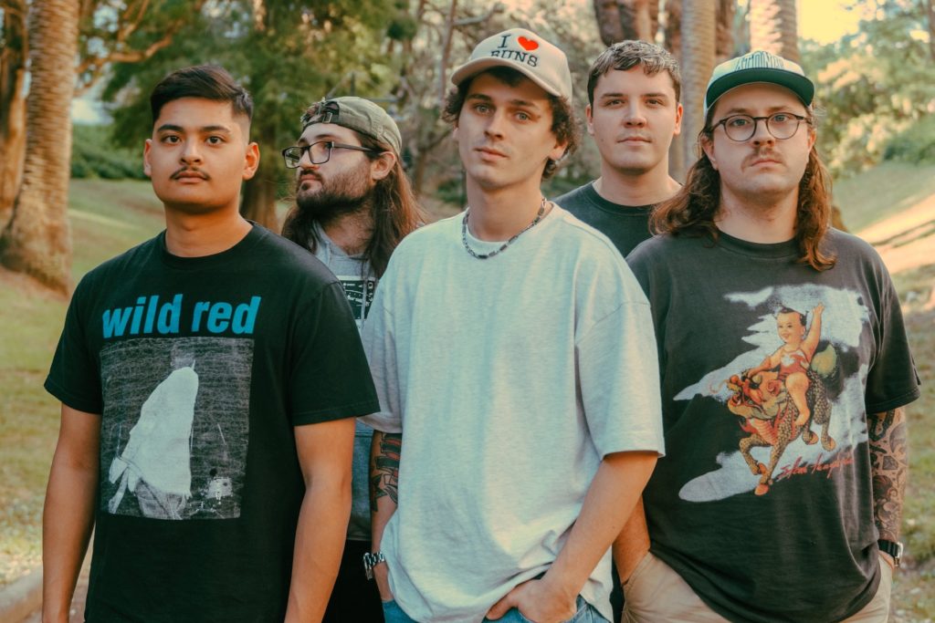 Hot Mulligan、間も無くリリースのアルバムからニューシングル「Island in the Sun (feat. Cory ...